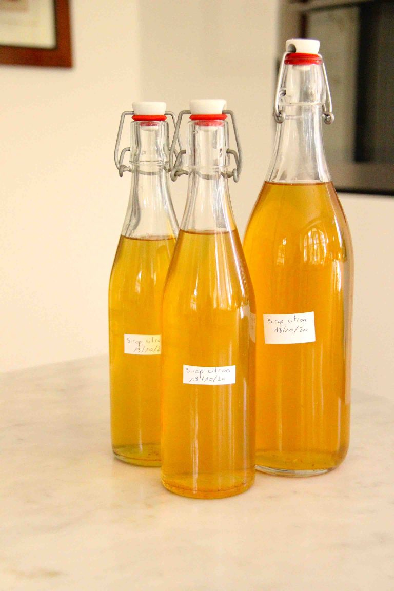 sirop de citron fait-maison aux herbes aromatiques